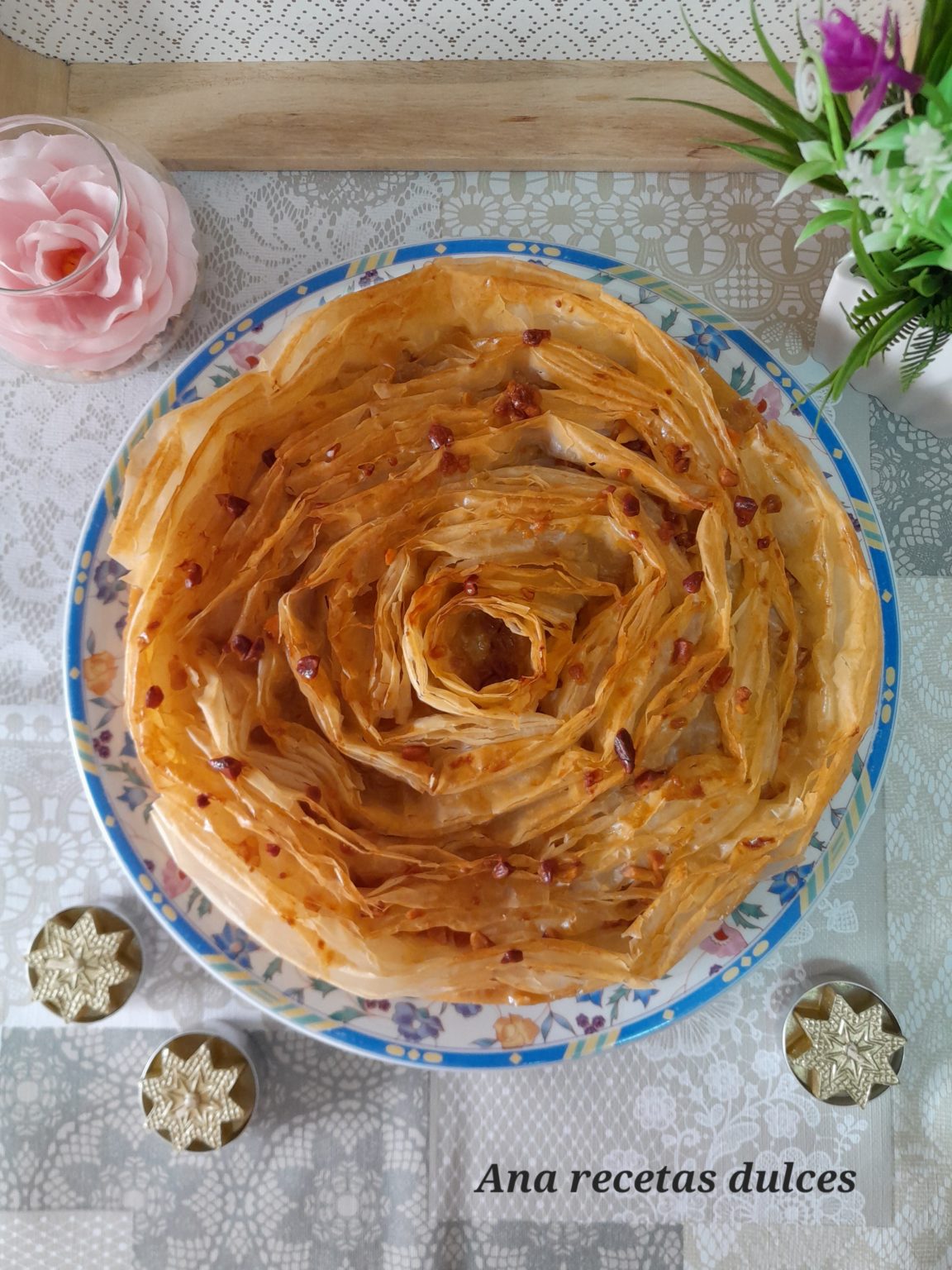 Tarta flor de pasta filo de turrón - Ana Recetas Dulces