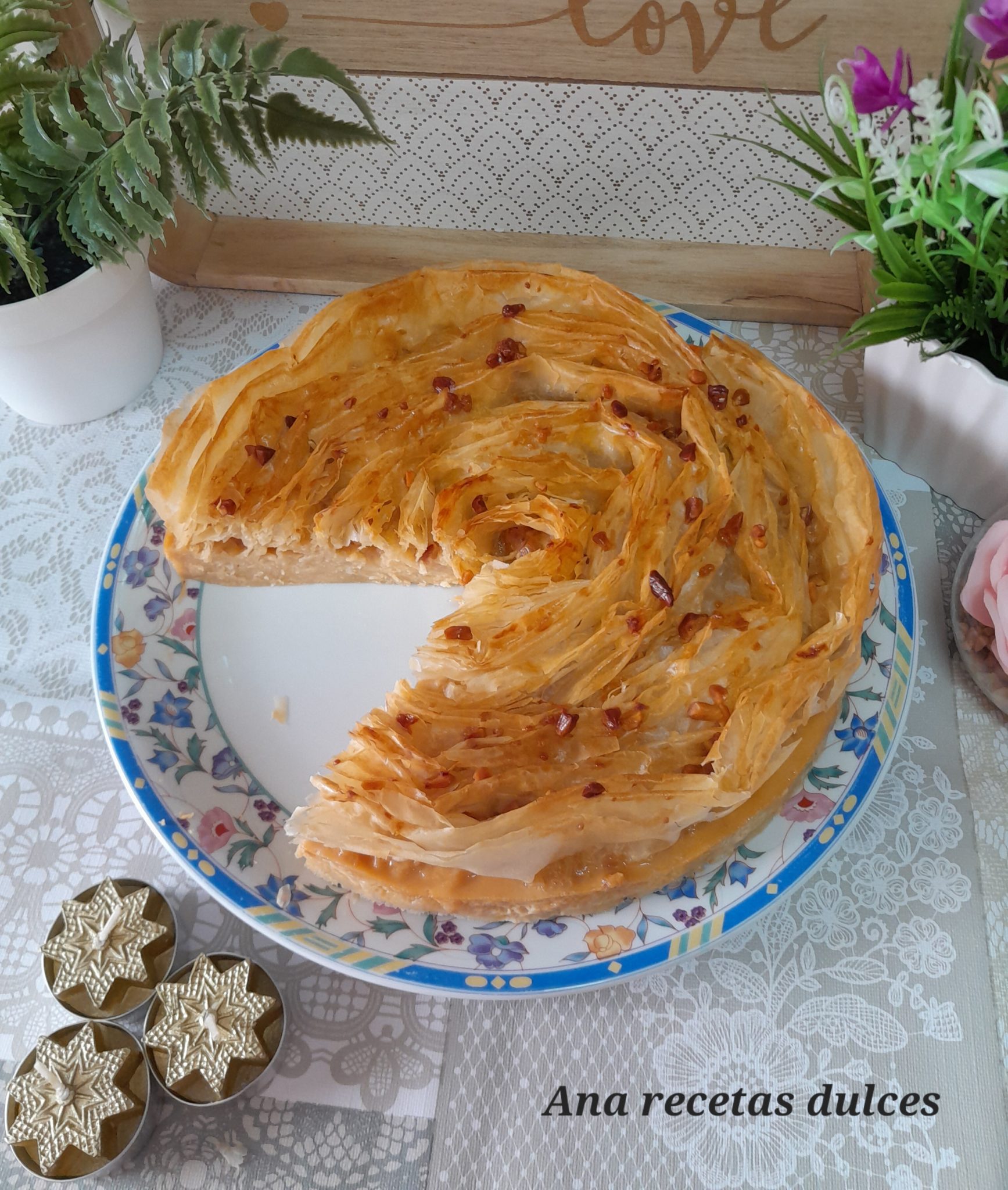 Tarta flor de pasta filo de turrón - Ana Recetas Dulces